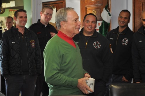 Bloomberg gets ‘#1 Grandpa’ mug at LIC firehouse – QNS
