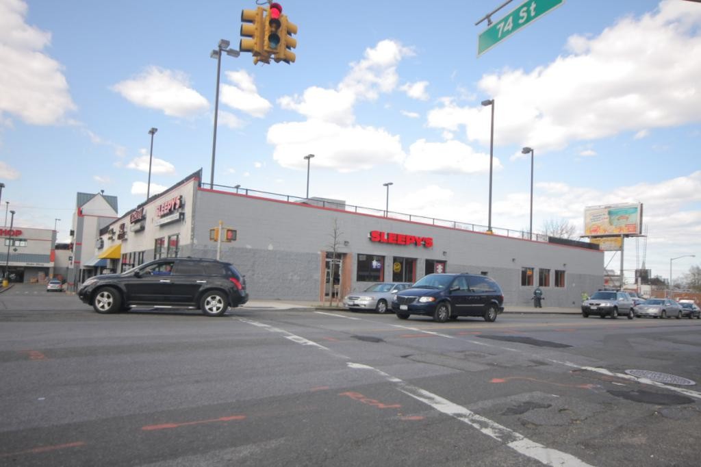 Maspeth shopping center sells for $56 million – QNS.com