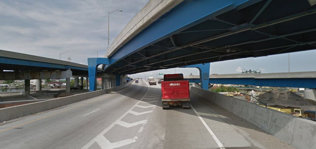 Driver killed after his car falls off the Whitestone Expressway ...