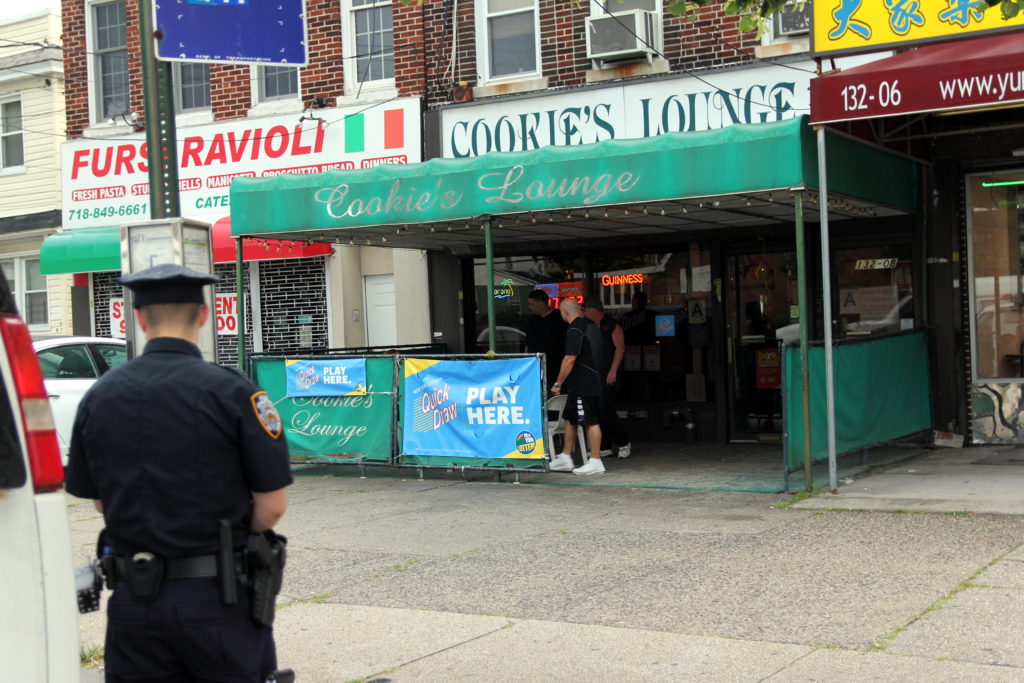 Cops looking for suspect who stabbed an Ozone Park man to death in a ...