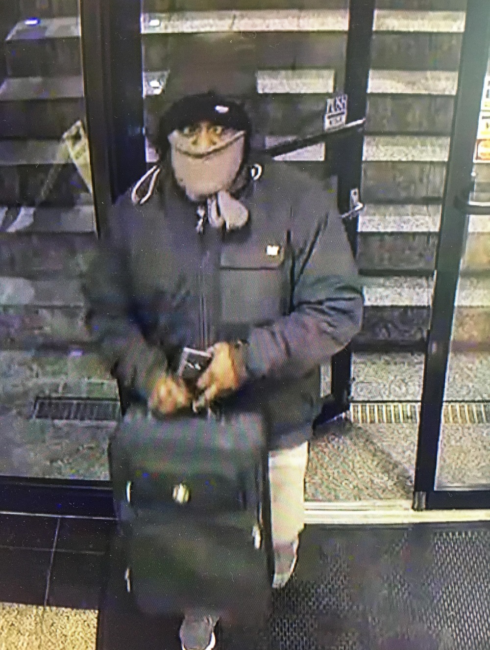 Flushing hotel robber checks out on Christmas Eve with stolen cash ...