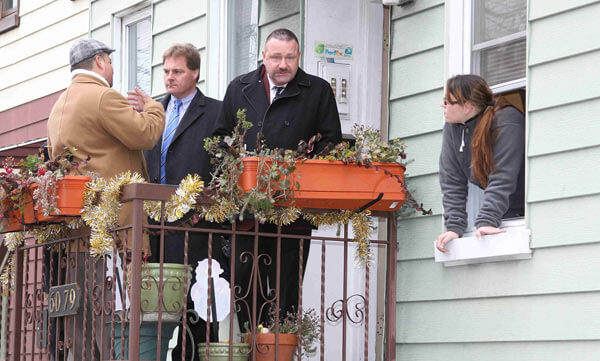 Man throws self in front of train after fatal attack – QNS.com