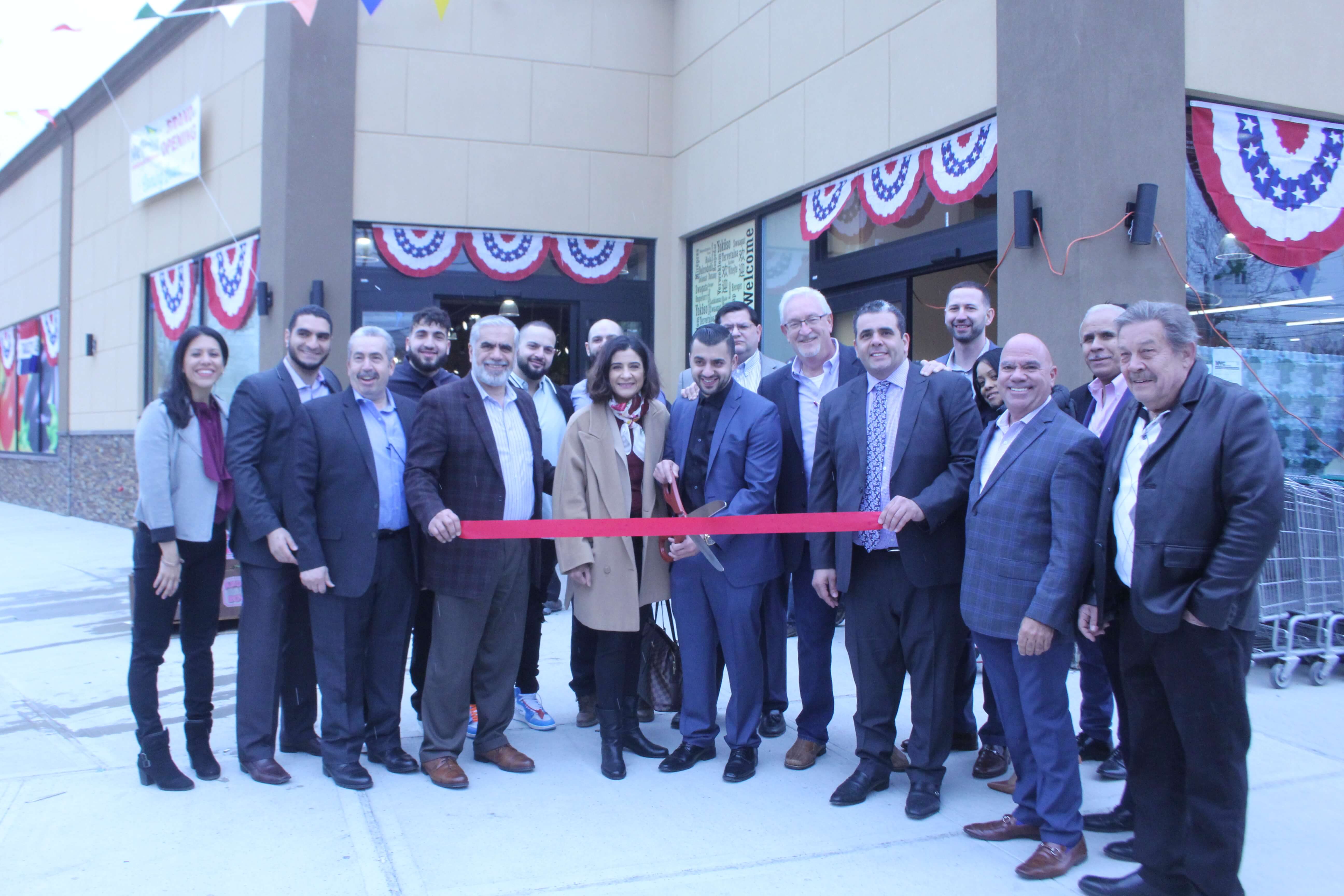 Met Fresh Supermarket celebrates opening at former site of Strawberry ...