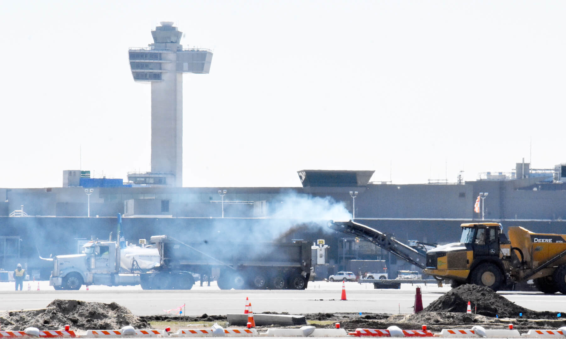 Way paved for $355 million JFK runway reconstruction – QNS
