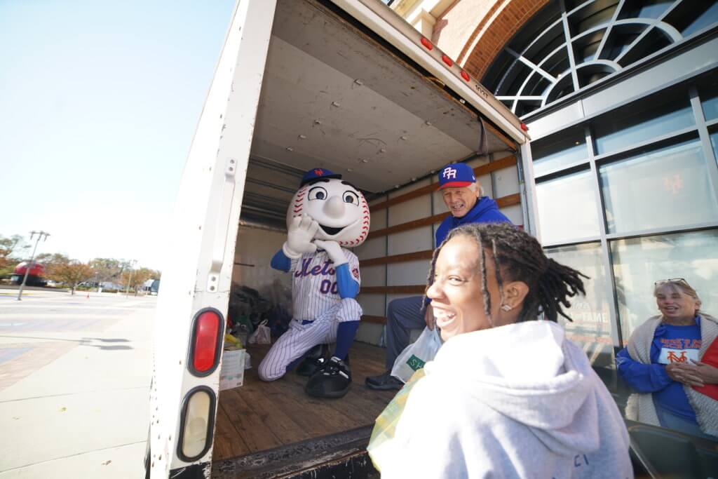 PHOTOS: Mets host food drive at Citi Field – QNS.com