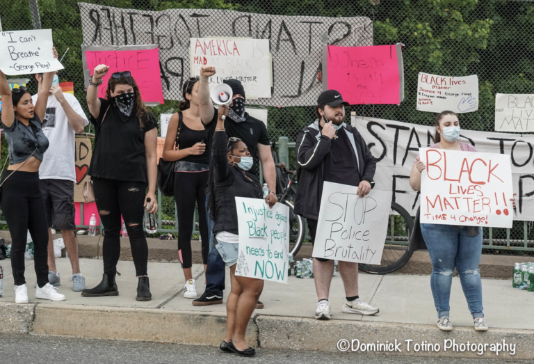 ‘Menacing’ attacker threatens peaceful protest in Queens – amNewYork