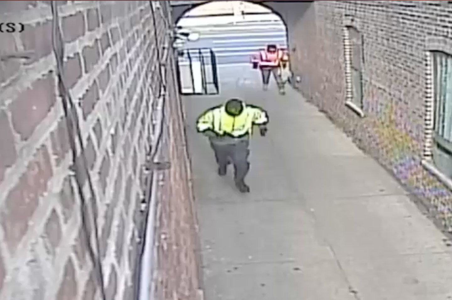 Two armed thieves on the run after robbing man behind Jamaica building ...