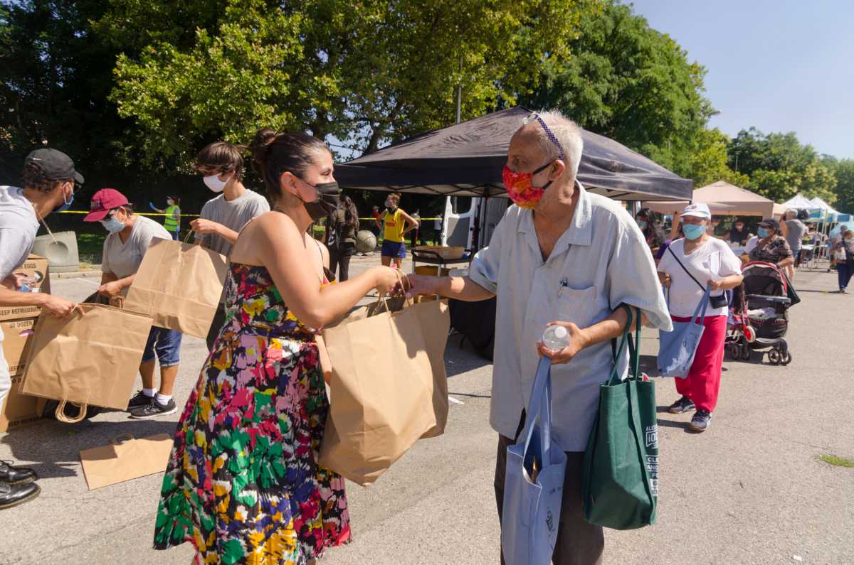 Queens senator hosts food distribution event at New York Hall of ...