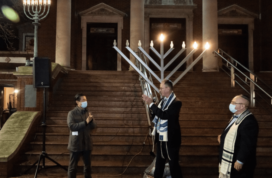 Free Synagogue of Flushing lights menorah to celebrate Hanukkah – QNS.com