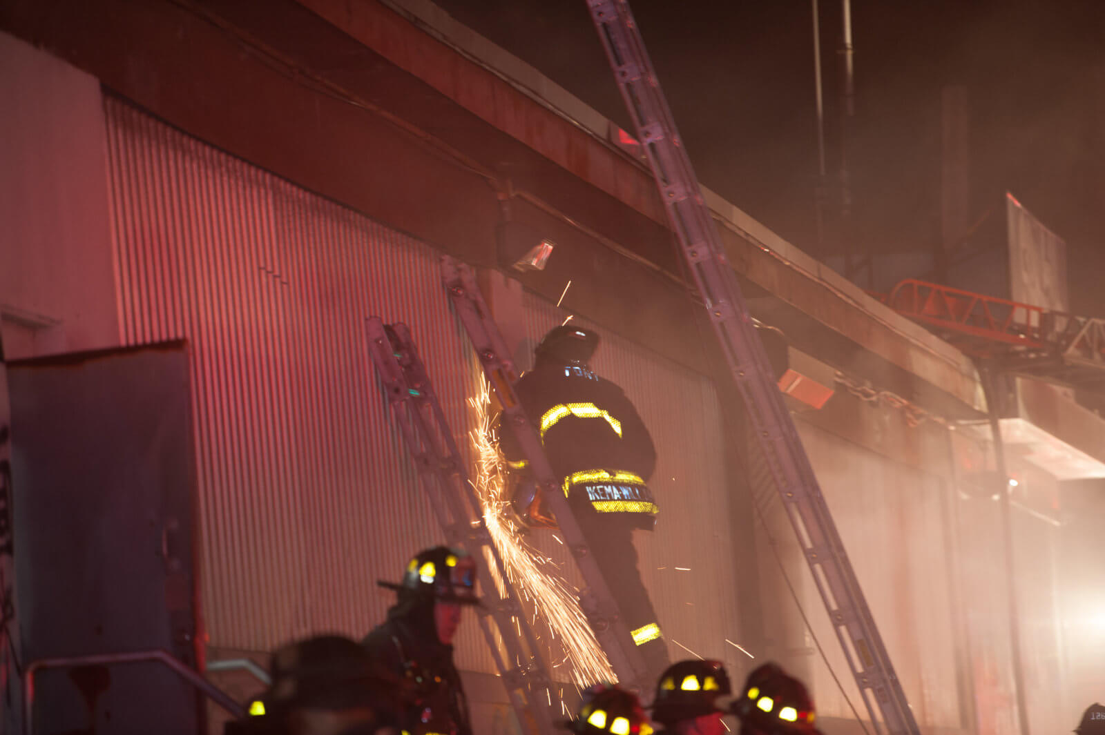 FDNY battles three-alarm fire in Maspeth warehouse amid heat wave – QNS.com