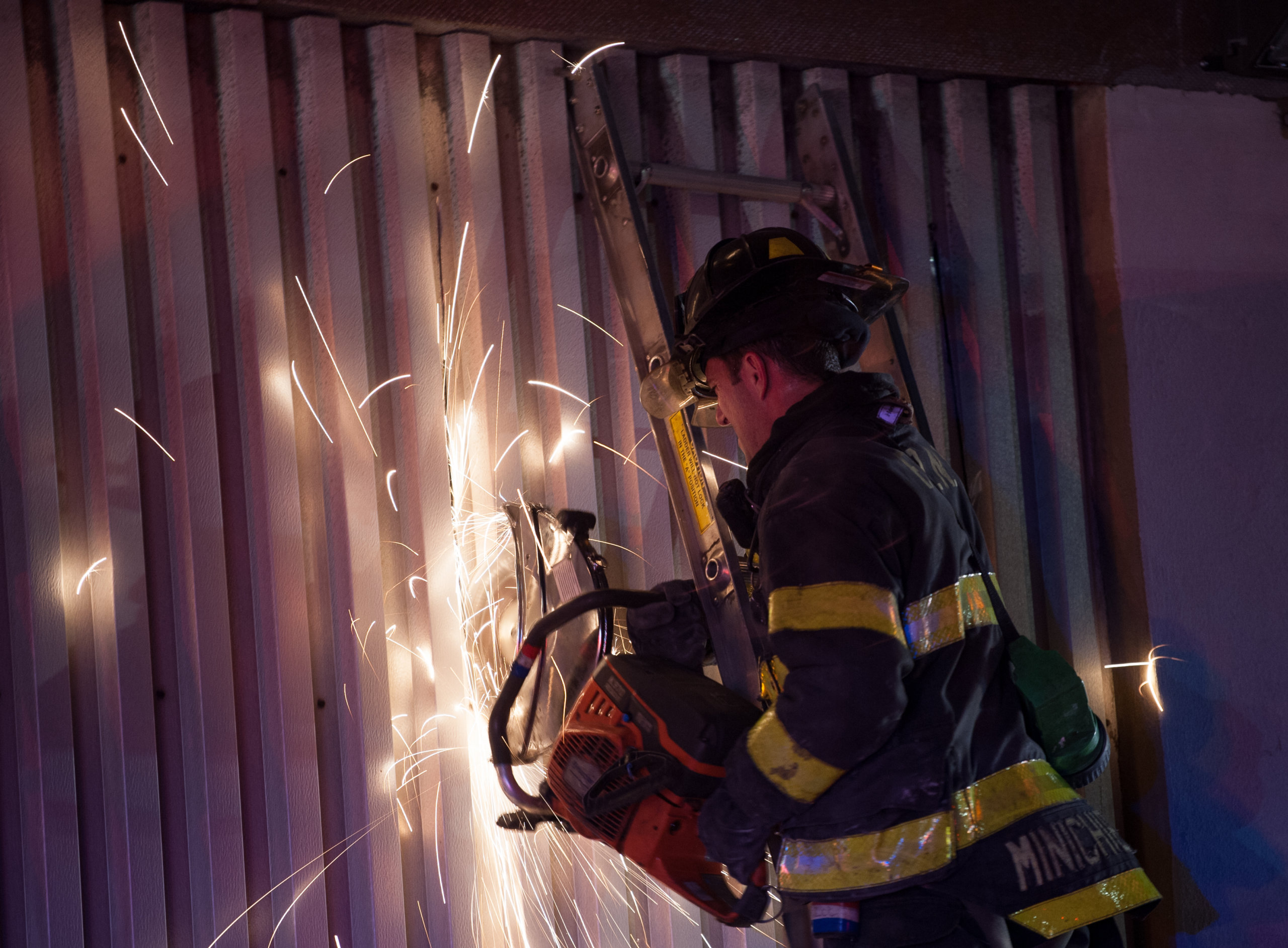 FDNY battles three-alarm fire in Maspeth warehouse amid heat wave – QNS