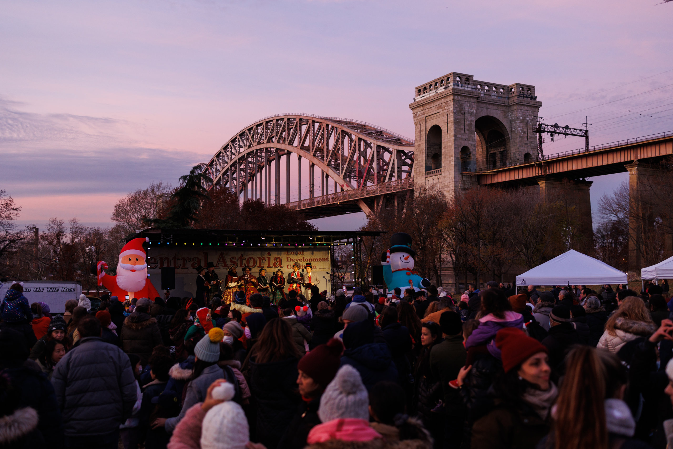 PHOTOS: Community celebrates Astoria Park holiday festival and tree ...