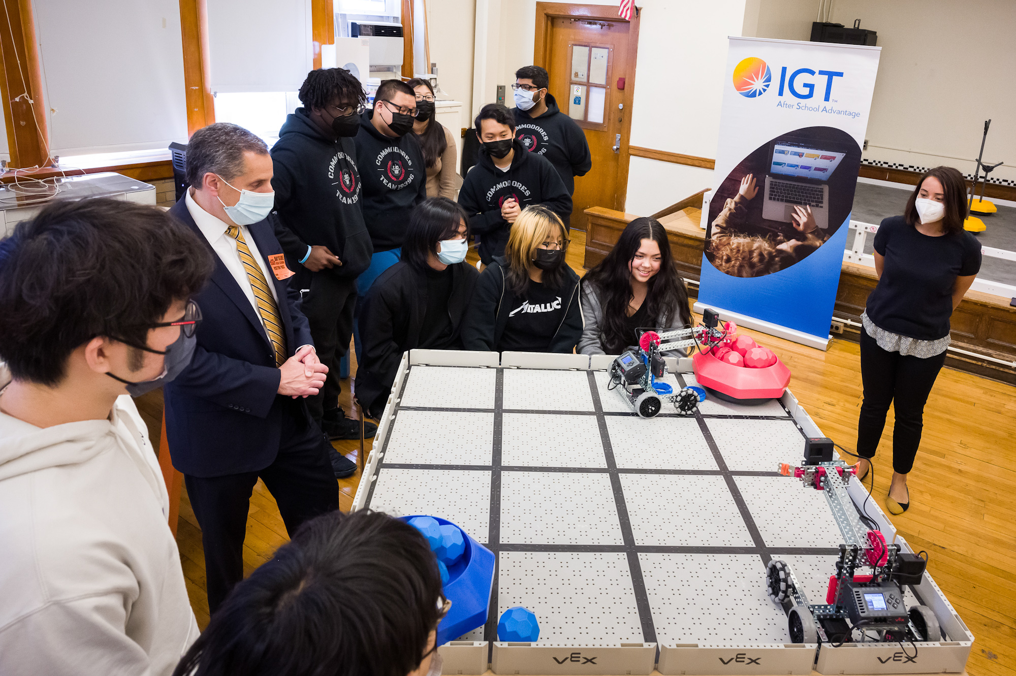 IGT donates technology and equipment to Bayside High School robotics ...