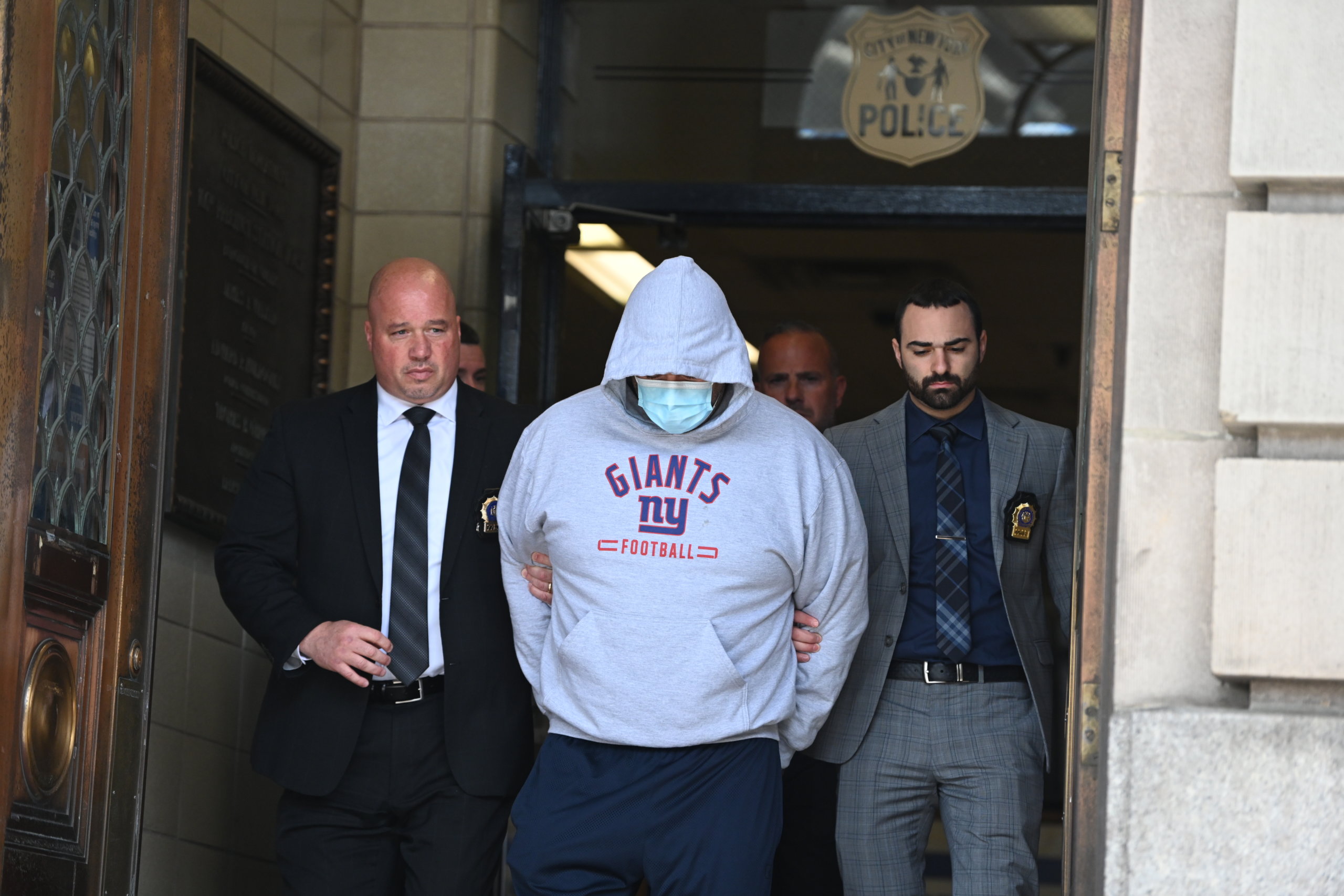 Howard Beach man arraigned on murder charges for allegedly shooting cop ...