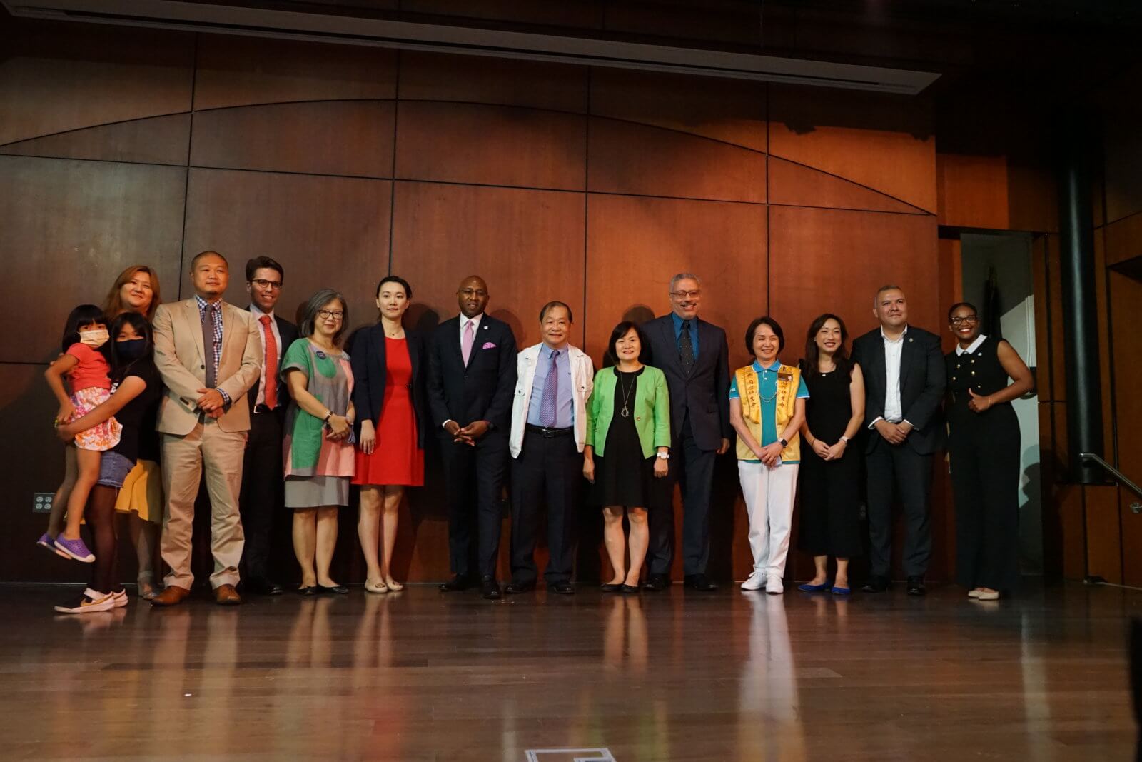 PHOTOS: Queens borough president celebrates Mid-Autumn Festival – QNS.com