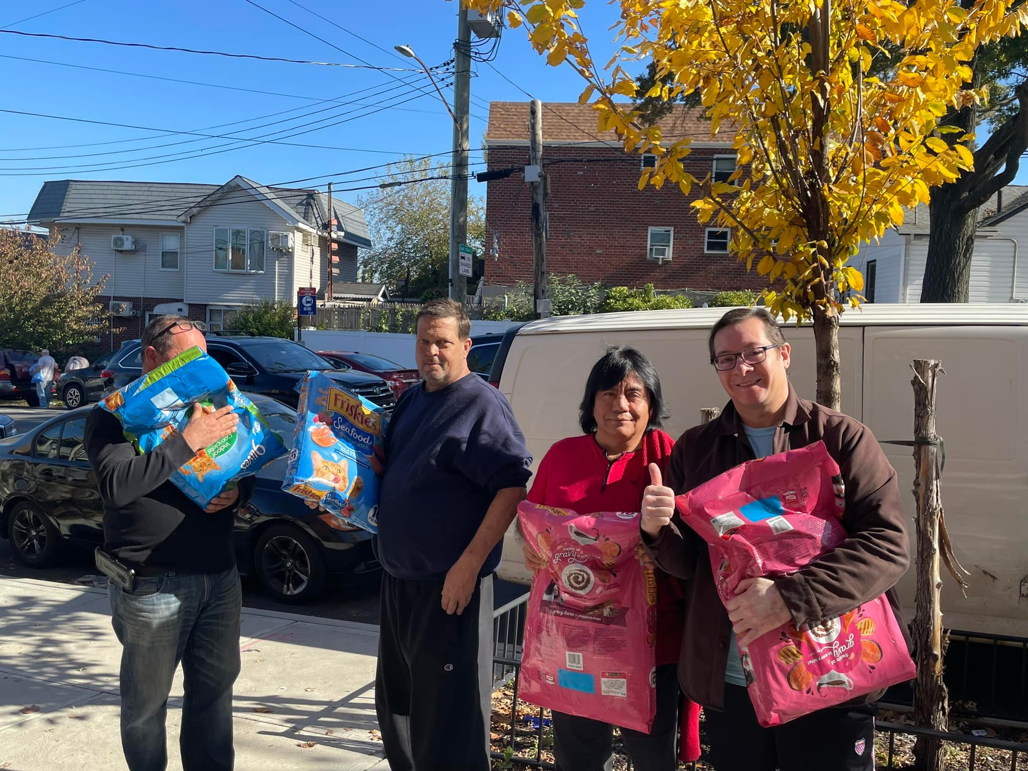 ‘They’re family’: Councilman hosts pet food drive in Maspeth – QNS