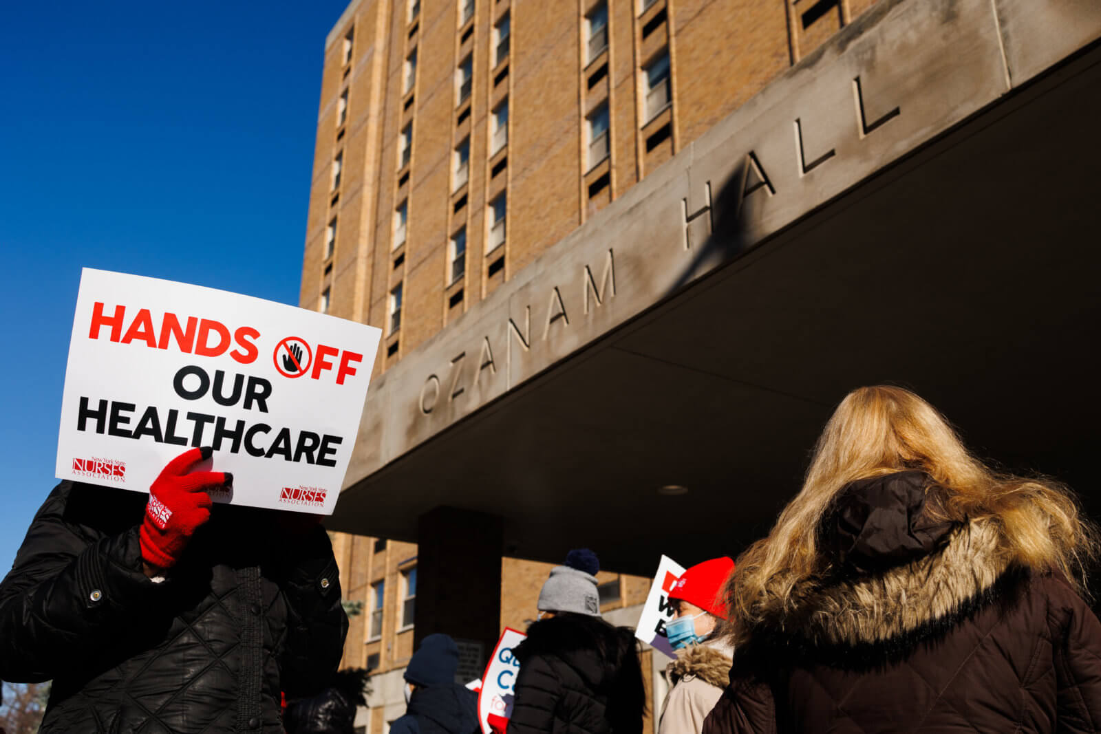 ‘Do the right thing’: New York State Nurses Association members rally ...