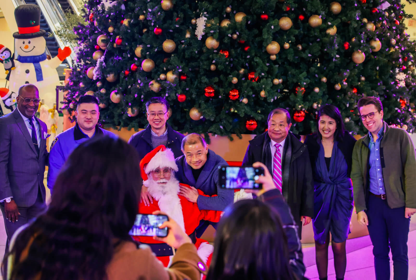 Flushing Tangram mall kicks off holiday season with tree lighting ...