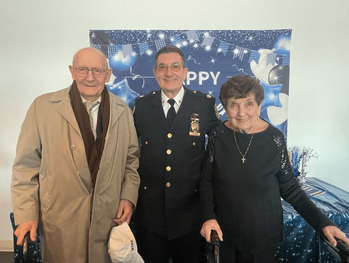 NYPD’s 107th Precinct commanding officer celebrates retirement with ...