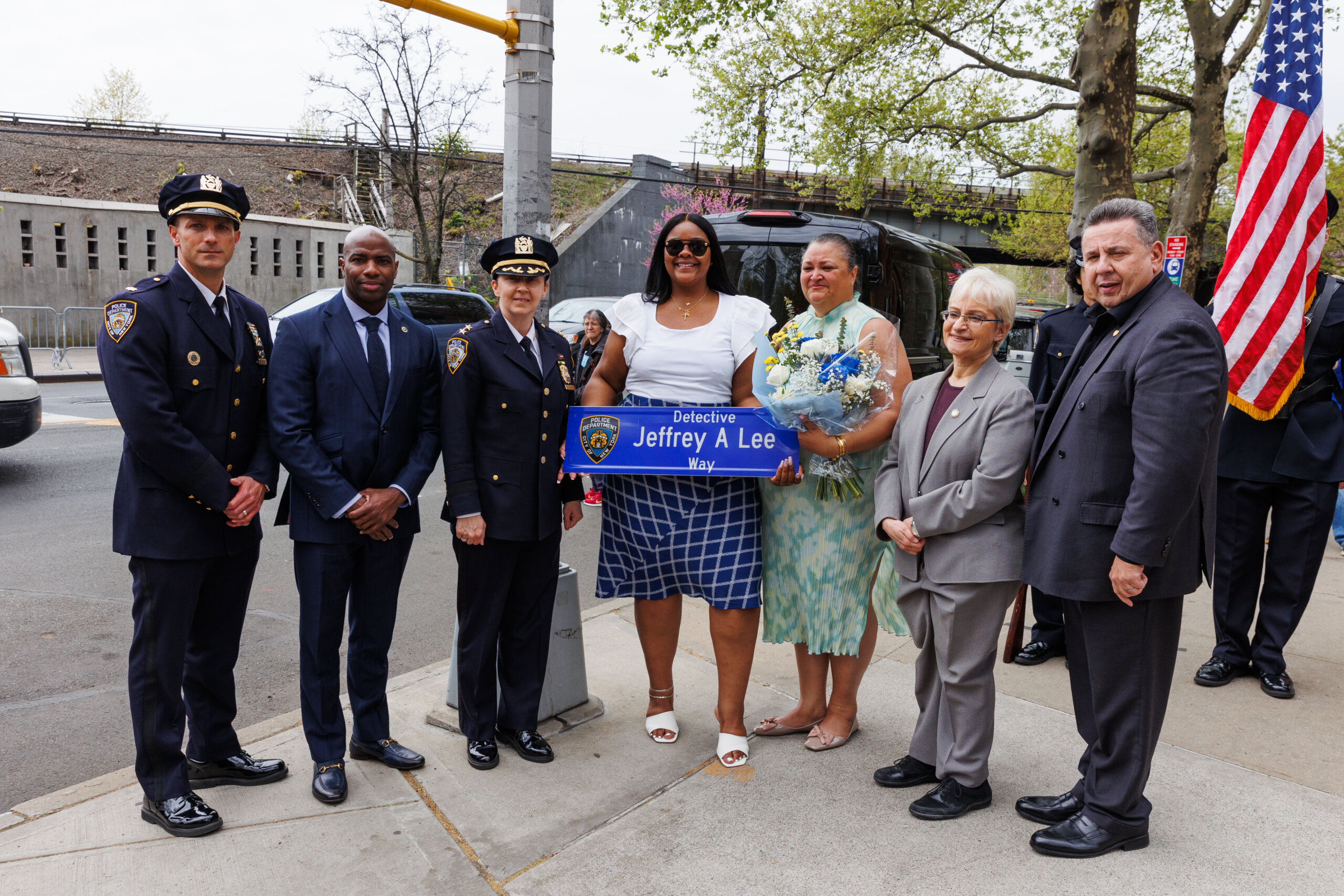 Forest Hills’ 112th Precinct honors late NYPD detective with street co ...