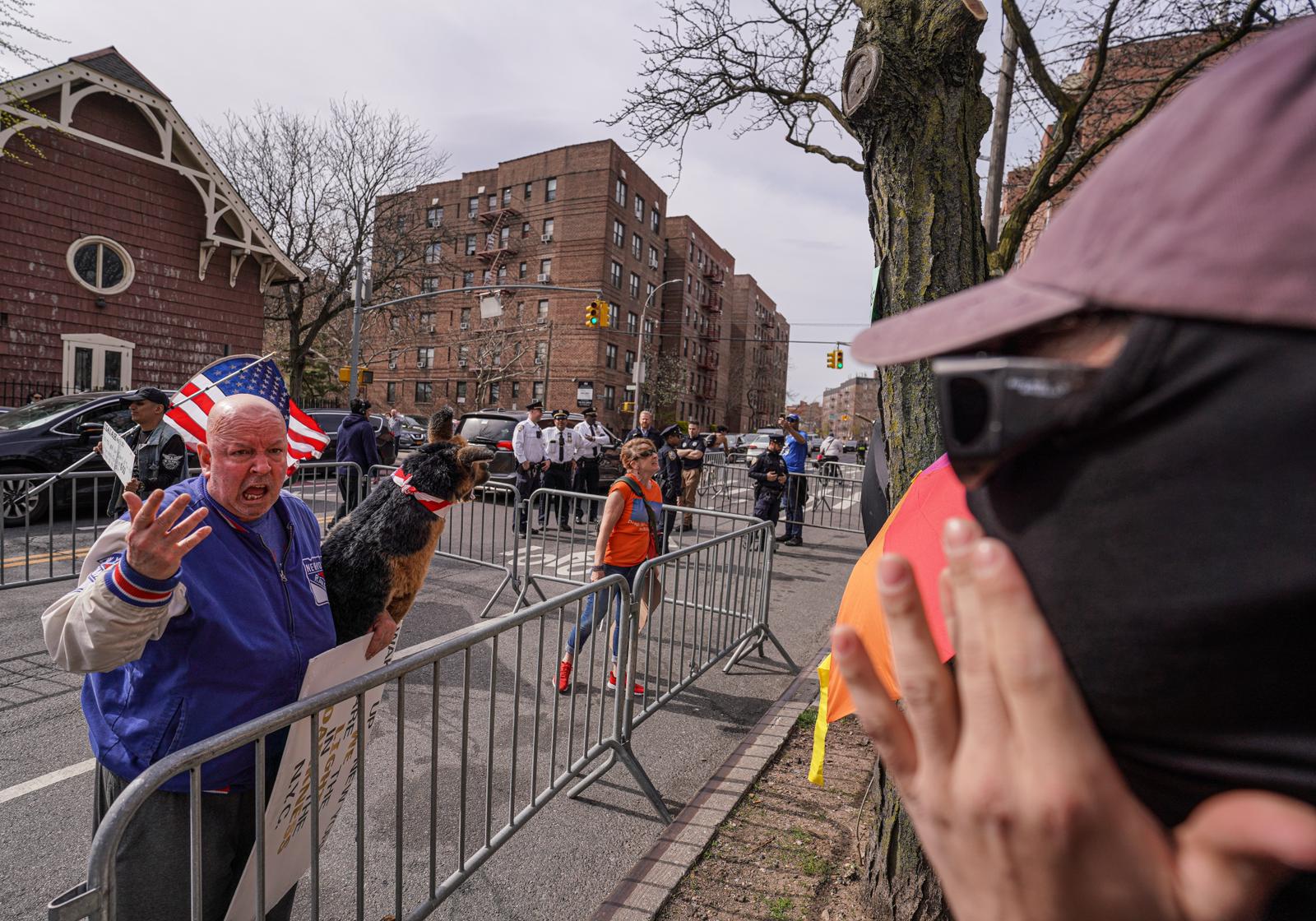 Advocates, protesters clash during Drag Story Hour event in Elmhurst ...