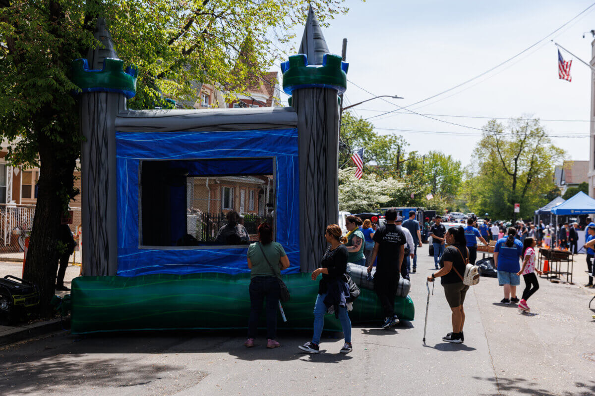 ‘Our way of giving back’: NYPD’s 102nd Precinct hosts block party in ...
