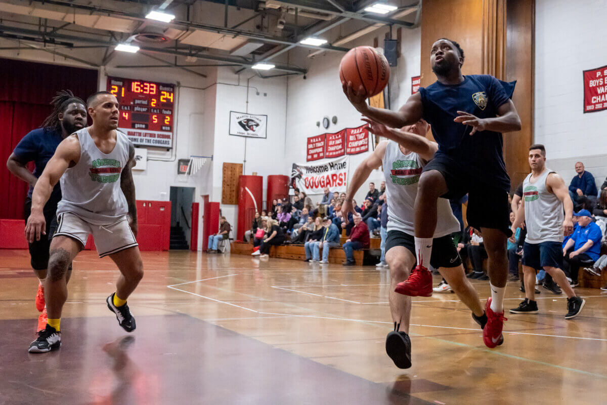 NYPD defeats FDNY in fundraising basketball game in Maspeth – QNS