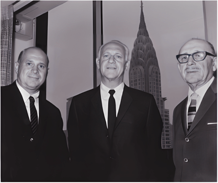 Forest Hills residents unveil bronze plaque commemorating premier co-op ...