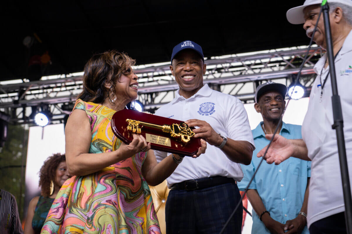 Mayor presents music legend Valerie Simpson with key to the city during ...