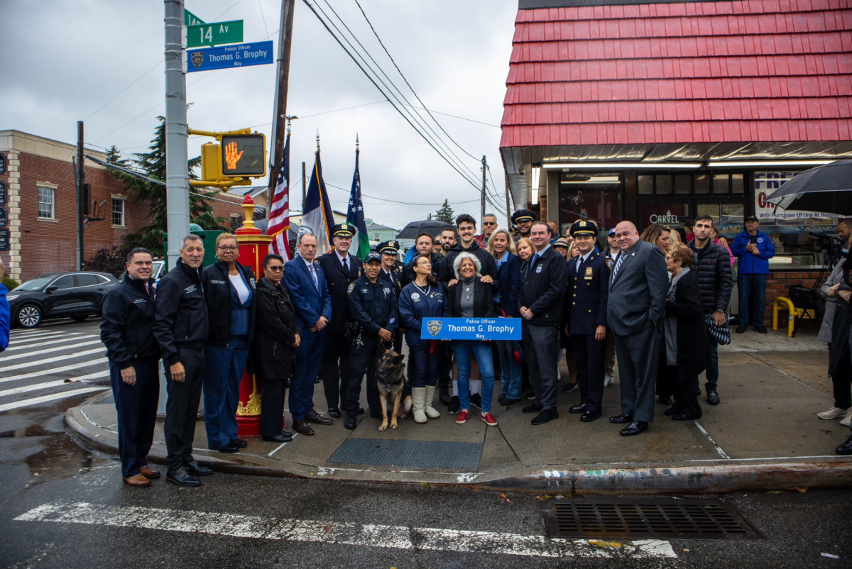 Queens police officer likely killed by 9/11 toxins honored in ...