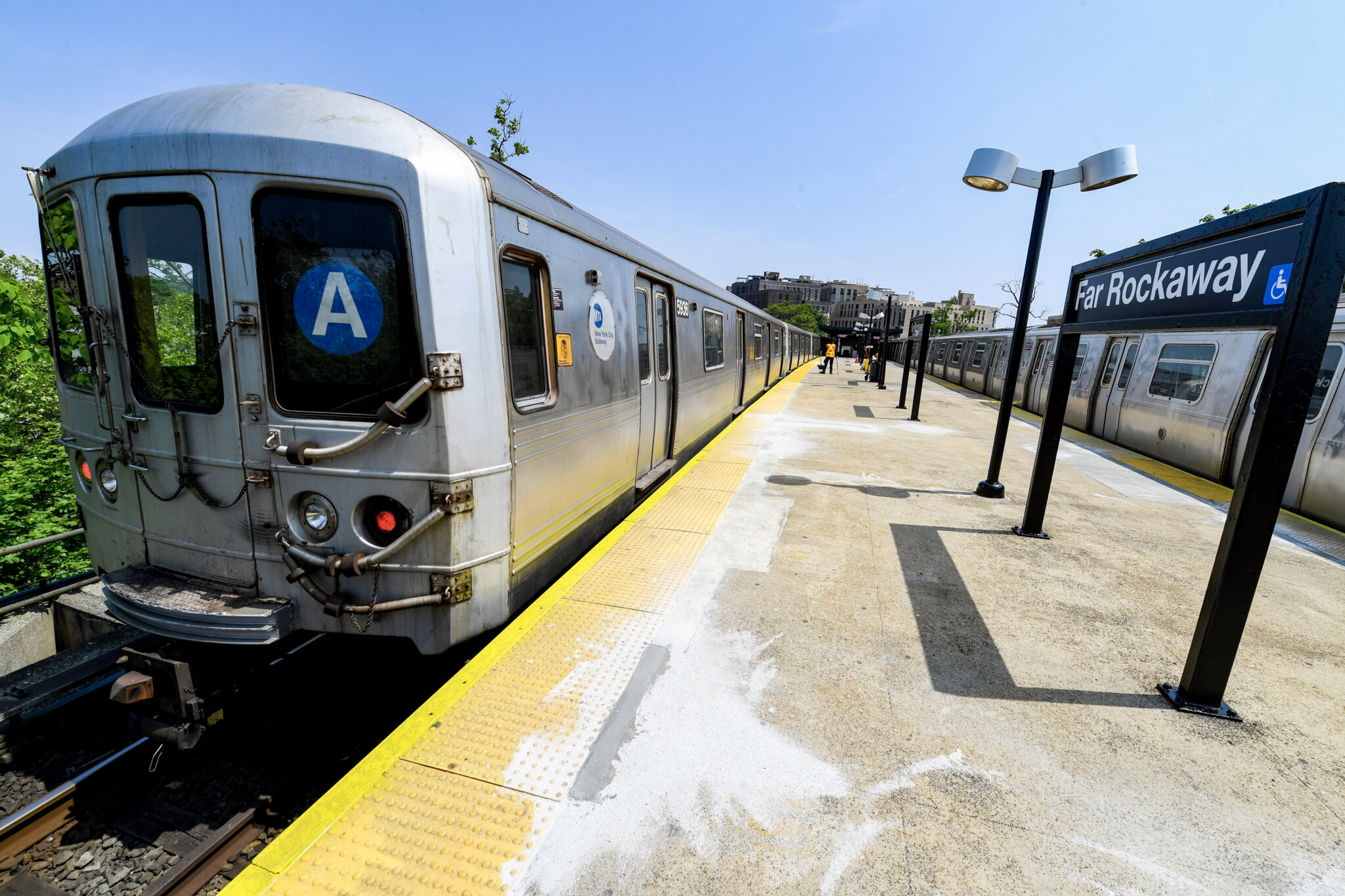 Cops search for A train strangler who attacked teen at Far Rockaway ...