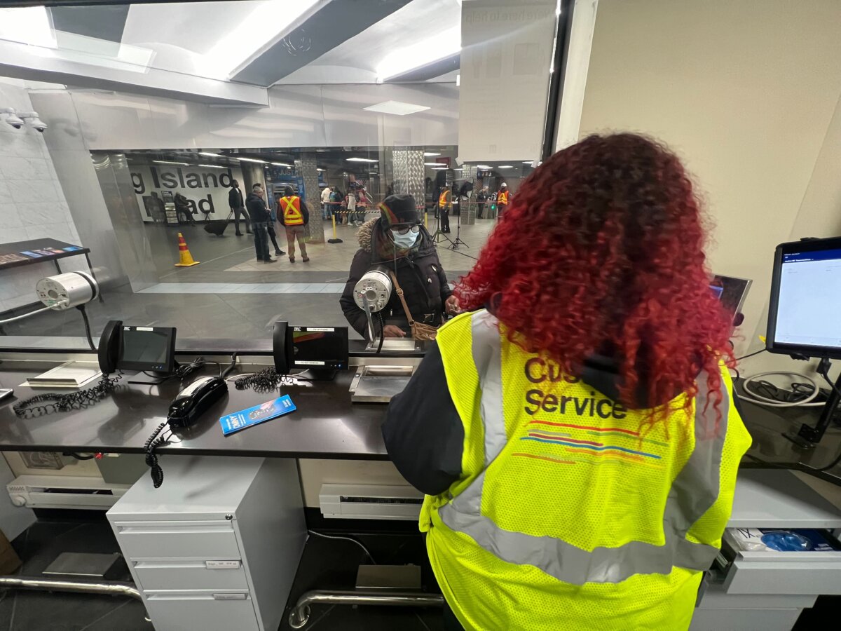 MTA debuts new turnstiles at Jamaica subway station designed to ...