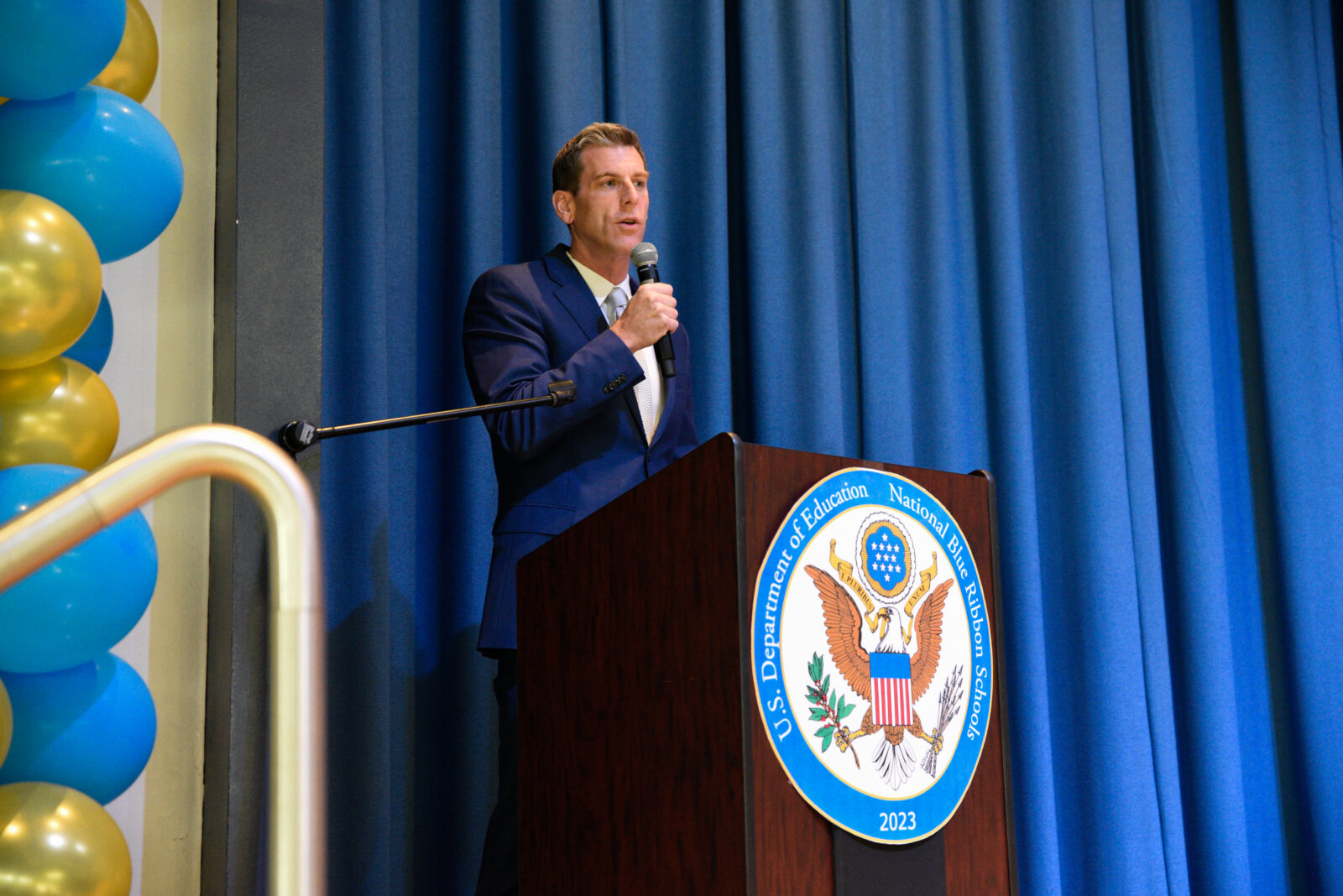 P.S 221 in Little Neck celebrates second Blue Ribbon win in a decade – QNS