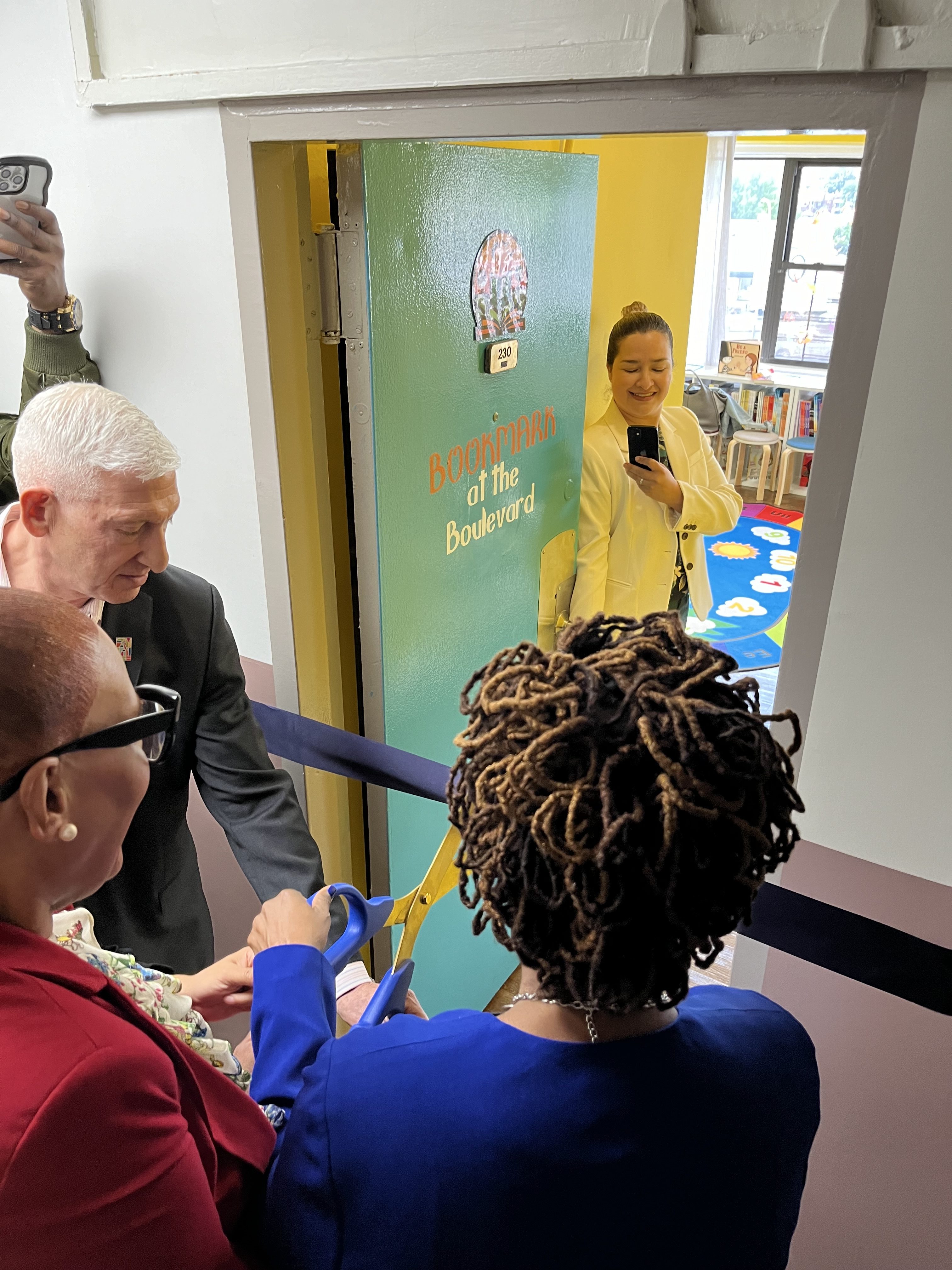 Jamaica family shelter unveils new library for nearly 200 families – QNS