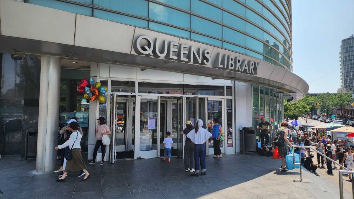 Seven-day service returns to Flushing library – QNS