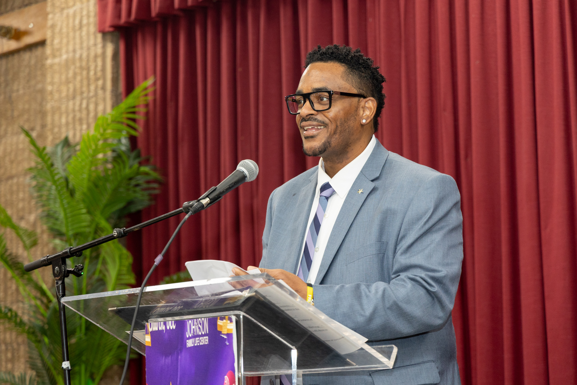 USPS swears in first Black postmaster for Jamaica Post Office – QNS