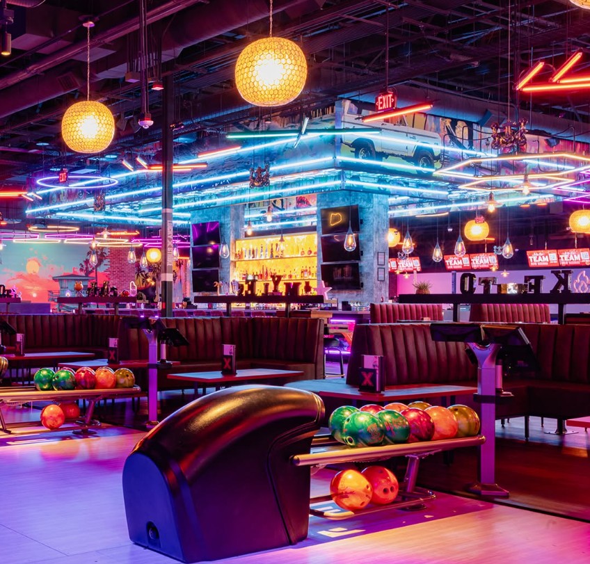 Woodside bowling alley reopens as Lucky Strike Entertainment Center – QNS