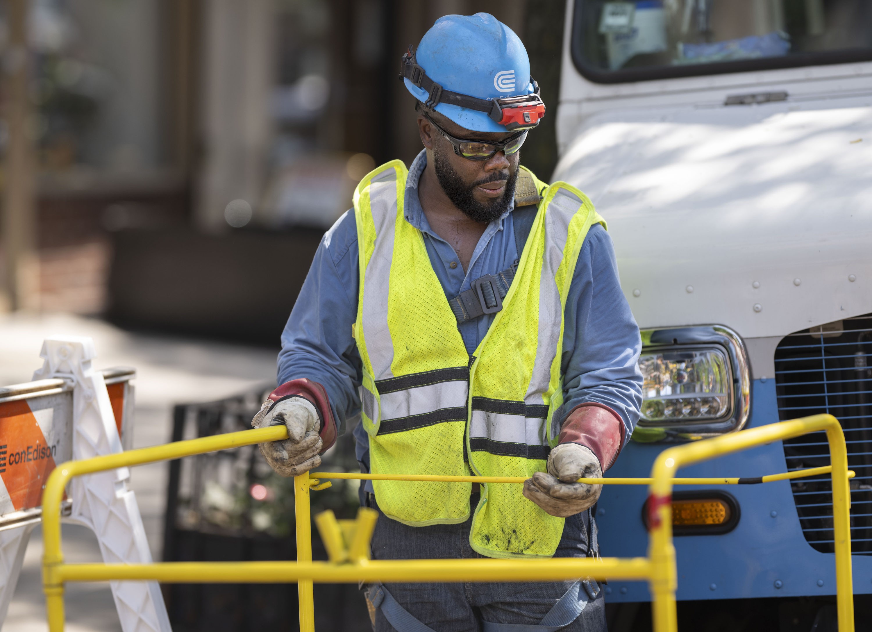 Thousands without power in Southeast Queens; Con Edison urges energy ...