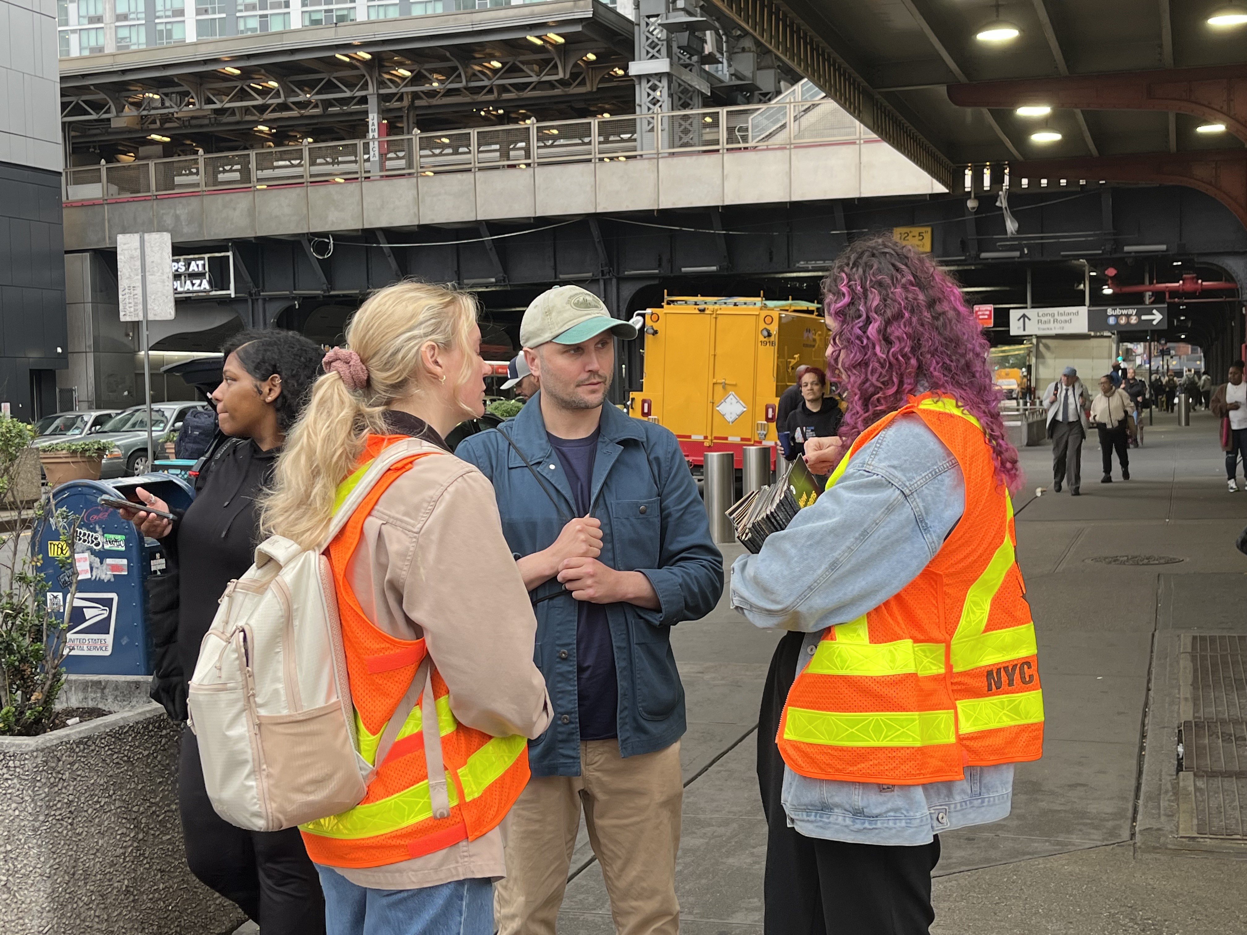 Nearly 3,500 MTA staffers hit the streets to prepare Queens for bus ...