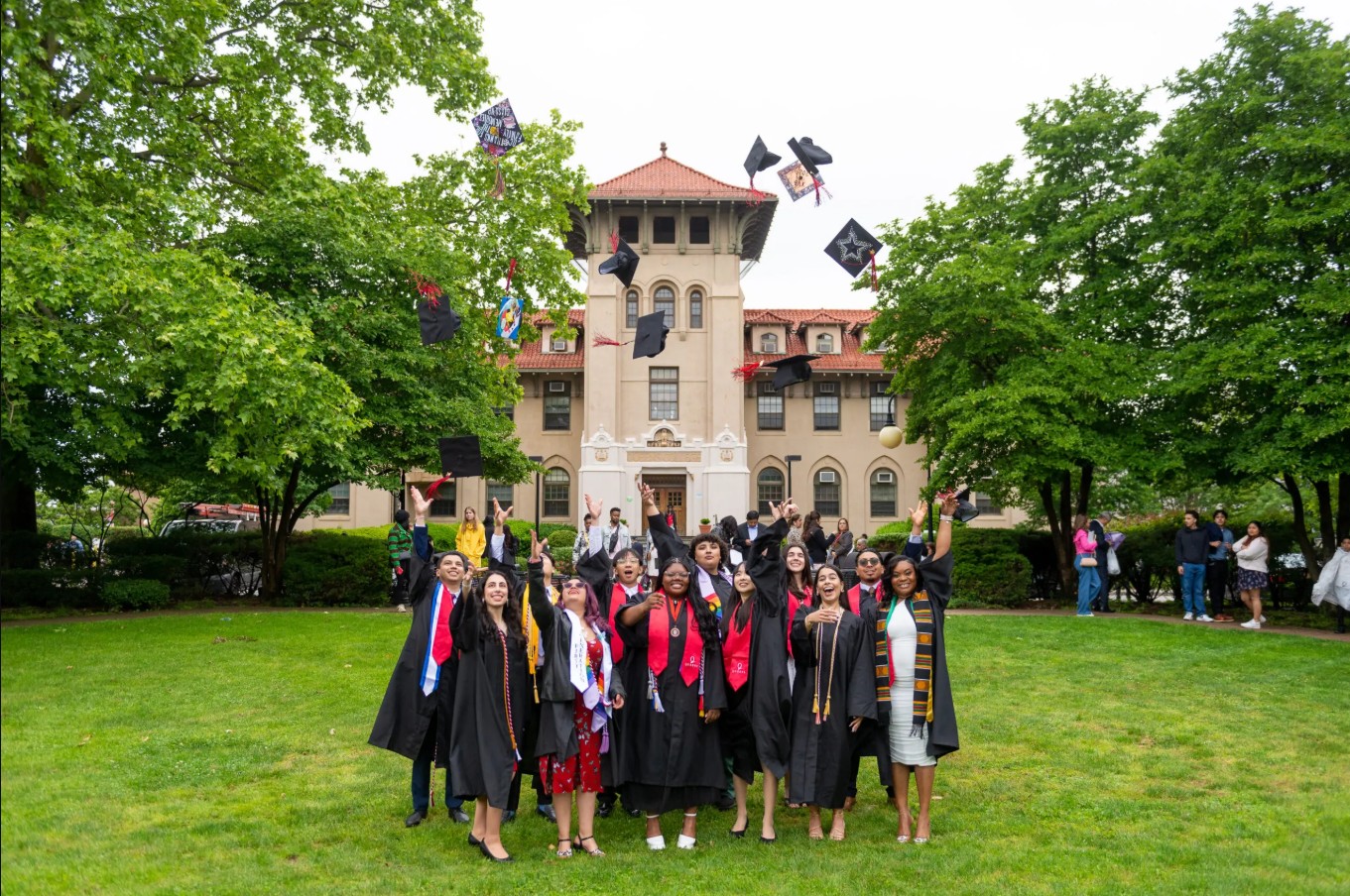 Queens College honors over 4,000 graduates at 101st commencement – QNS