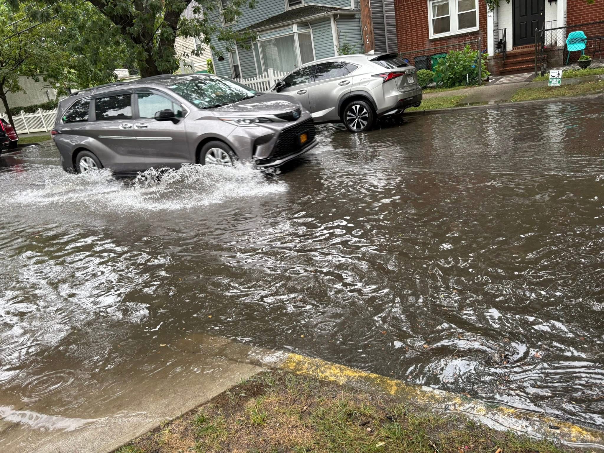 FDNY, NYPD rescue drivers from flooding on Clearview Expressway in ...