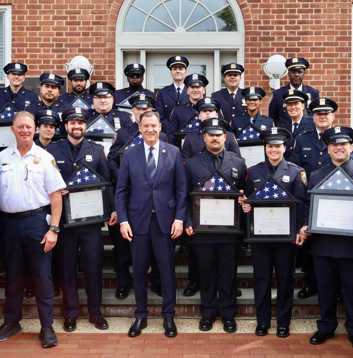 Rep. Suozzi honors Queens police officers for displaying exemplary ...