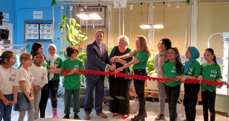 Astoria Public School Gets New Hydroponic Lab – QNS